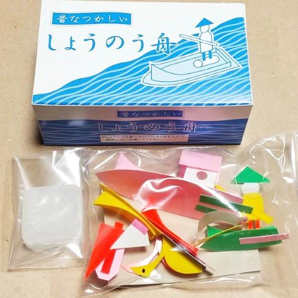 [ 商品名 ]昔なつかしい しょうのう舟[ 特徴 ]昔ながらの樟脳(しょうのう)で進む小舟です。舟は数種類(大・中・小)入っています。(写真参照)付属のしょうのうは食べものではありませんので、誤飲にはご注意ください。※ご注意※経年劣化により...