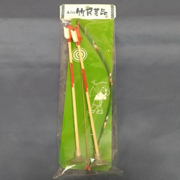 [ 商品名 ]手作り竹民芸品 弓矢[ 特徴 ]木製 手作りの弓矢のおもちゃです。矢の先端は吸盤になっています。セット内容：弓x1、矢x2サイズ：弓 約30cm/矢 約30cm＜送料＞運送会社宅配便料金　864円〜※地域によって料金は増額する...