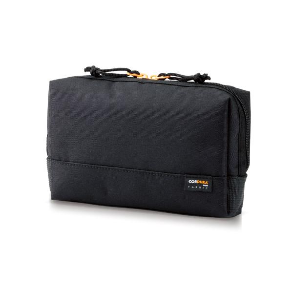 摩耗、引き裂き、すり切れに強いCORDURA(R)1000Dナイロンを採用。 ACアダプタやマウスなどの大きいガジェットも収納でき、高い質感と耐久性を兼ね備えたCORDURA(R)ガジェットポーチ。