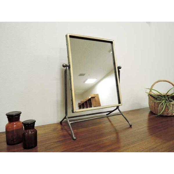 アンティークな卓上ミラー インテリア シック アジアン雑貨 輸入雑貨Gold fence mirror standゴールドフェンス ミラースタンドアンティークなゴールドのフレームが印象的なスタンドミラー。サイズ 幅32 x 奥行20.5 x...