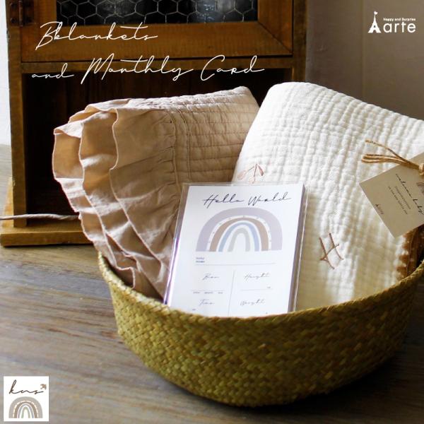 KUS　イブルフリル＋ガーゼケット＋月齢カード　ギフトセットイブルフリルブランケット・6重ガーゼブランケット・マンスリーカードをバスケットに詰めた出産ギフトセットです。イブルは暑い季節、汗かきなベビーにもさらっと気持ちよく、冬も空気を含んで...