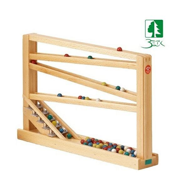 小さな穴に玉を入れると。。。コロコロコロカタン・・・と玉が転がって・・・チロリロリン♪(ソファミレド♪)幼い子にとって、『つまむ』という動作はとても大切です。小さな手でつまんだ玉を穴に入れたら、（これが幼い子どもには意外と難しいんです。）玉...