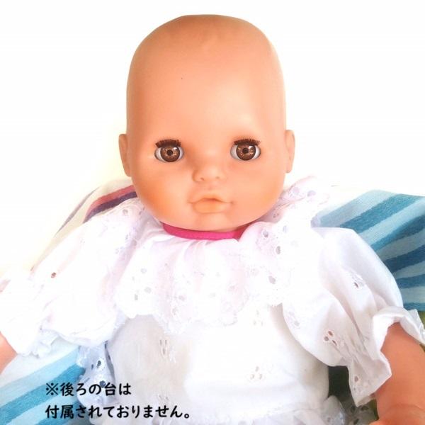 起こしたり横にしたりした時に、目が開いたり閉じたり出来ます。頭が適度に大きいので自然にお尻や頭に手を添えて抱っこすることを覚えます。子どもは自分がお世話をしてもらったように人形のお世話をして遊ぶことで、大人の真似をしながら家族の役割を理解し...