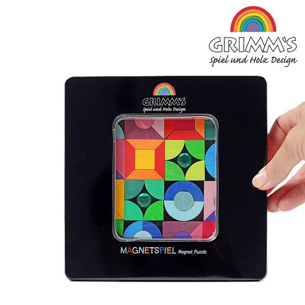 グリムスの豊かな色彩の木製パズルの裏面に磁石がついたマグネットシュピールです。黒い缶に入っているので、そのままパズルを貼り付けて遊ぶことができます。・メーカー　：ＧＲＩＭＭ’Ｓ（グリムス）社・推奨年齢　：8歳〜・サイズ　　：缶20×20×1...