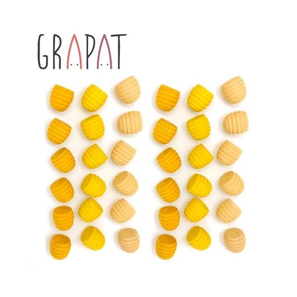 はちみつ色のグラデーションがかわいい蜂の巣のようなハニースディッパーのようなかたちのつみき。自由な発想でお楽しみください。メーカー：GRAPAT（グラパット）/スペインサイズ　：h25mm素　材　：木内　容　：36ピース年齢目安：3才以上生...