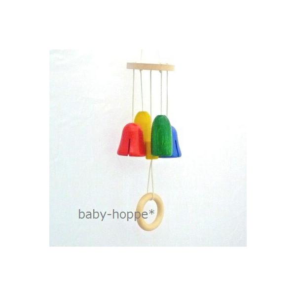 下にある木のリングを振ると、カラカラと楽しい音が響きます。木の鐘は大きさが異なるので、響きの違う音が楽しめます。ＮＩＣ社らしいとても丁寧できれいななつくりです。メーカー：ｎｉｃ（ニック）社/ドイツサイズ　：ベル h6.5cm、h5cm　　　...