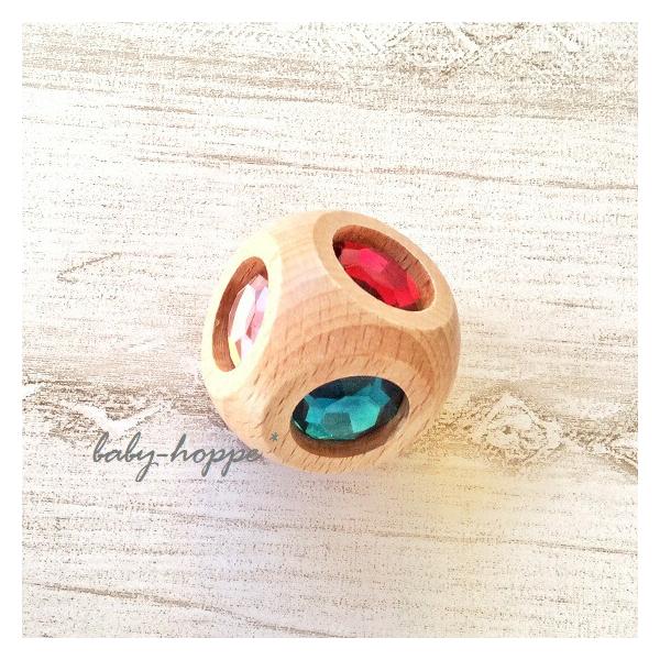 ジュエルダイスは6色のジュエルが可愛いサイコロ。ジュエルメモリーなどに加えてゲーム遊びの幅を広げて下さい。メーカー：dusyma（デュシマ）社/ドイツサイズ　：3.5cm角生産国　：ドイツ