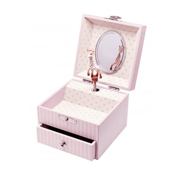 フランス生まれの歯がためおもちゃ「キリンのソフィー」と、ヨーロッパで最も愛されていると言われるベビー雑貨ブランドの「トラセリア」。そのフランス老舗ブランドのコラボレーションです。宝石箱のような引き出しも付いている木箱のオルゴール。蓋を開ける...