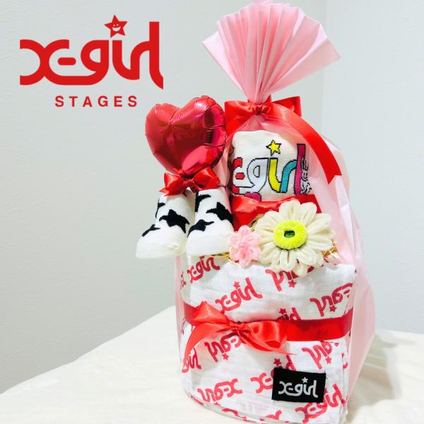 X-girl Stages（エックスガール ステージス）のおむつケーキ 出産祝いに、他とはちょっと違う“カッコかわいい”を贈りませんか？人気ブランドX-girlのキッズ・ベビーブランド「X-girl Stages」のスタイやベビーアイテムを...