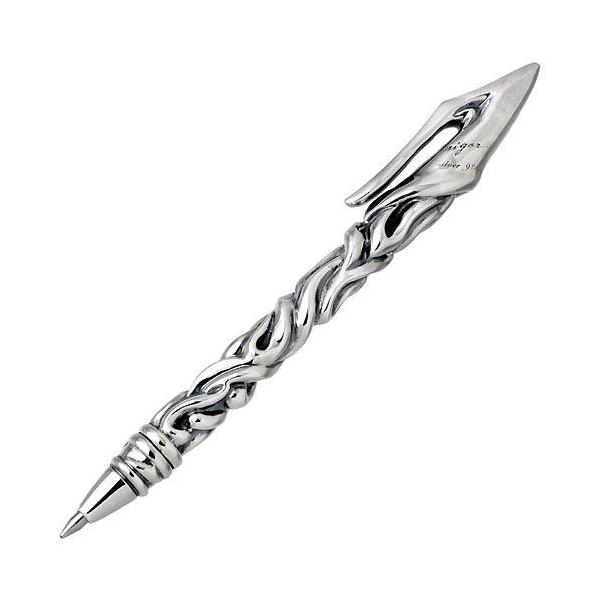 monoマガジン(モノマガジン)No.727の表紙を飾ったプレミアムボールペンです。デザイナー「荒川じごろう」がひとり作り上げるシルバー製のボールペン。躍動感に溢れる出で立ちは、そのルックスばかり追いかけ本末転倒とならぬよう、きちんと握りや...