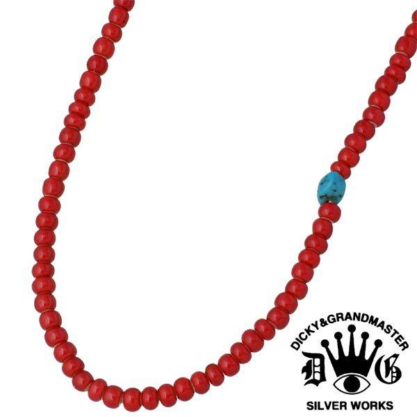 コア（芯）の部分が白く、外側を赤色でコーティングしたホワイトハートビーズ。カラフルな色合いが人気のビーズとターコイズを合わせたネックレスです。※ビーズ、ターコイズとも、形・大きさ・色合い等ひとつひとつ異なります。■チェーン ： 約50cm■...