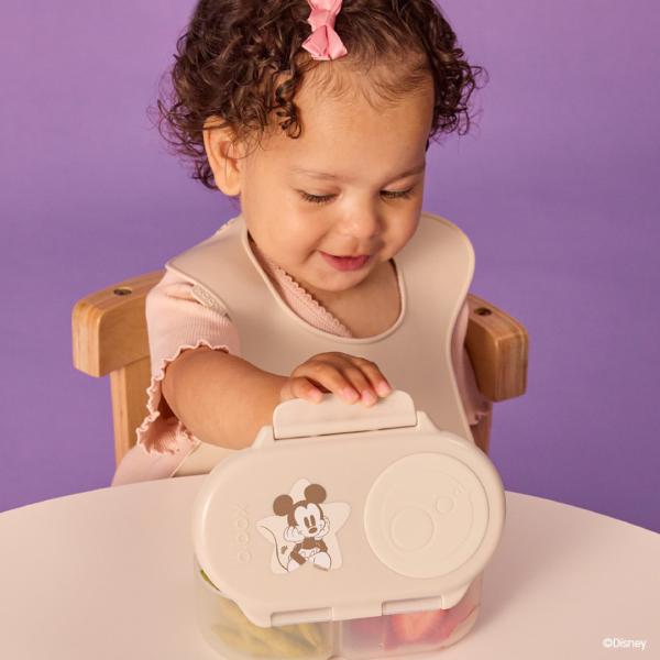 ディズニーデザインの幼児や少食の方のお弁当箱お子さんの手でも開けやすく、閉めやすいようにロック部分が一箇所になっています。密閉力があり液漏れしにくい構造。<br>