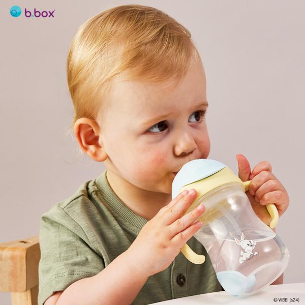 数多くの受賞歴を持つシッピーカップはb.boxの代表的なアイテムです。イノベイティブな重りの付いたストローを搭載することで、カップの傾きを気にせず、最後まで飲むことができます。赤ちゃんにとってもママにとってもストレスフリーな設計です。本体は...