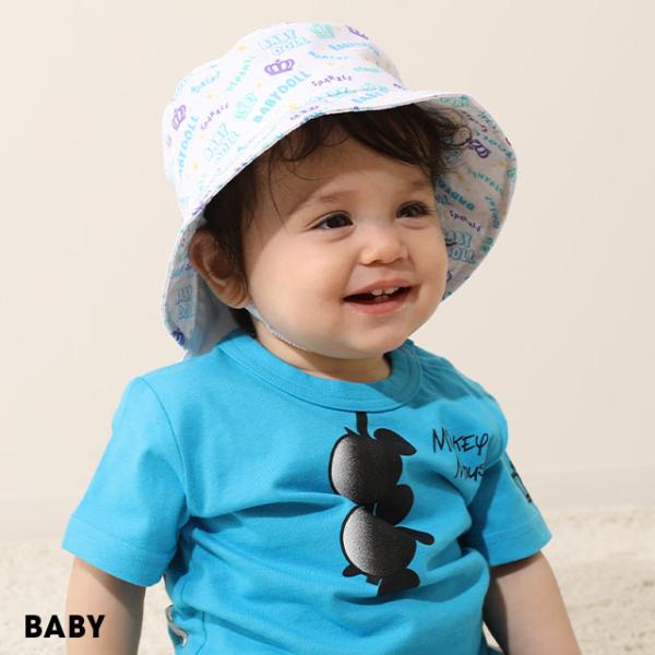 オールシーズン活躍するベビーのお出かけ必須アイテム★日よけ付きで日焼け、熱中症の予防にも◎脱げにくいあごひも付きがうれしいPOINT♪プレゼントにもおすすめのアイテムです★ベビーサイズ キッズ 男の子 女の子 こども 子ども服 雑貨 帽子 ...