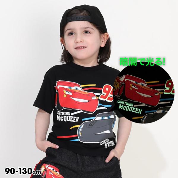【WEB限定サイズ】130cmCARSのスピード感のあるデザインがかっこいいTシャツ★暗いところで光る蓄光プリントを採用し、夜のお出かけやイベントでも存在感抜群♪柔らかい肌触りでさらっと快適な着心地の天竺素材は型崩れしにくく、デイリー使いに...
