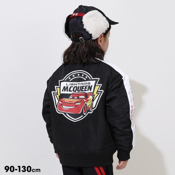 まるでレーサーのような本格派デザインが目を惹くカーズのジャケット★袖のロゴやバックのマックィーンがインパクト抜群！軽量＆動きやすい素材で、デイリー使いからアウトドアまで様々なシーンで大活躍◎イベントやお出かけ時の主役アウターにぴったりの1枚...