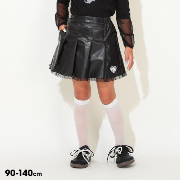 Y2Kコーデにぴったりなフェイクレザーのプリーツスカートが登場☆裾のチュールフリルが甘さをプラスして、ギャル可愛く仕上がる１枚♪着回しやすいシルエットで、カジュアルにもガーリーにも◎ベビーサイズ キッズ 女の子 女子 こども 子ども服 ボト...