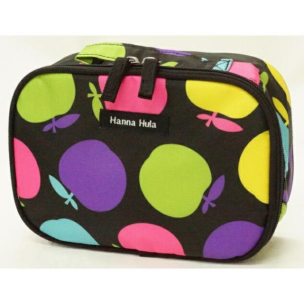 ■Hanna Hula(ハンナフラ)のマルチポーチ。■Wファスナーでがばっと開きます。■コンパクトなサイズながら、新生児から一番大きいパンツ型まで　すべてのステージに対応したおむつポーチ。■持ち運びに邪魔にならないようにサイズが計算されてい...