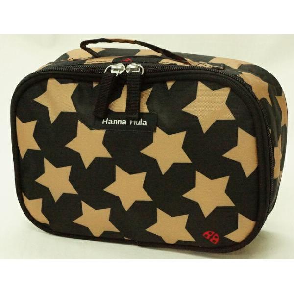 ■Hanna Hula(ハンナフラ)のマルチポーチ。■Wファスナーでがばっと開きます。■コンパクトなサイズながら、新生児から一番大きいパンツ型まで　すべてのステージに対応したおむつポーチ。■持ち運びに邪魔にならないようにサイズが計算されてい...