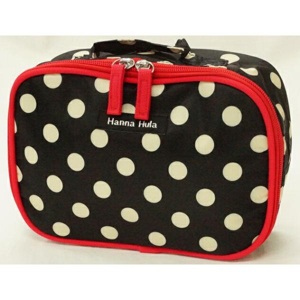 ■Hanna Hula(ハンナフラ)のマルチポーチ。■Wファスナーでがばっと開きます。■コンパクトなサイズながら、新生児から一番大きいパンツ型まで　すべてのステージに対応したおむつポーチ。■持ち運びに邪魔にならないようにサイズが計算されてい...