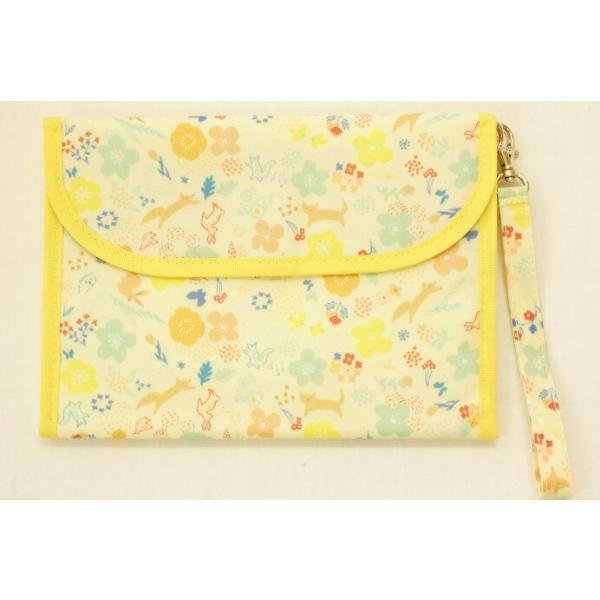 ★400人のママの声を聞いて作った、　母子手帳ケースです。★通帳やお金まわりの整理、　旅行ポーチとしても使えます。★母子手帳を持ち歩かなくなっても使える　セパレートケース付き★抱っこしながらケースを持つのにも便利な　取り外し可能なストラップ...