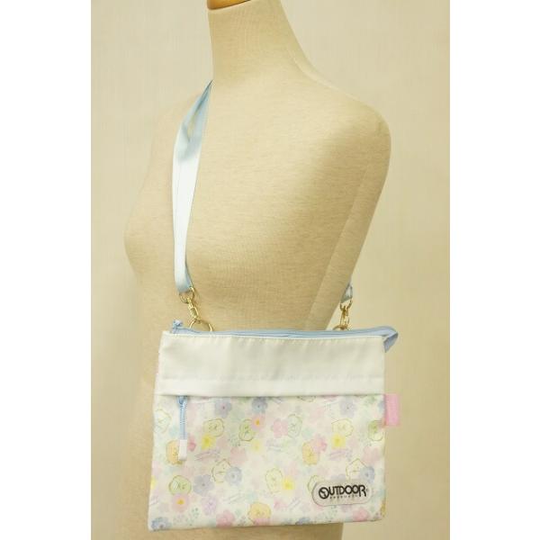 ★OUTDOOR PRODUCTS×Sumikkogurashi★調節出来るショルダーベルトで〜大人まで★綺麗なお花柄に可愛いすみっこぐらしのキャタクターデザインサコッシュ★ショルダーバッグとしても、ポーチとしても！★バッグの中でお財布や携...