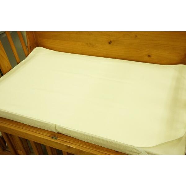 おねしょや汗の染み込みをストップ！★キルトパッド(別売り)と合わせて、敷布団の上に敷いて　フィッティングシーツ(別売り)でカバーすることにより　寝汗やミルクの吐き戻しなどでの敷布団の汚れを防止！★いつも清潔に保つため、　お洗濯用のスペアをご...