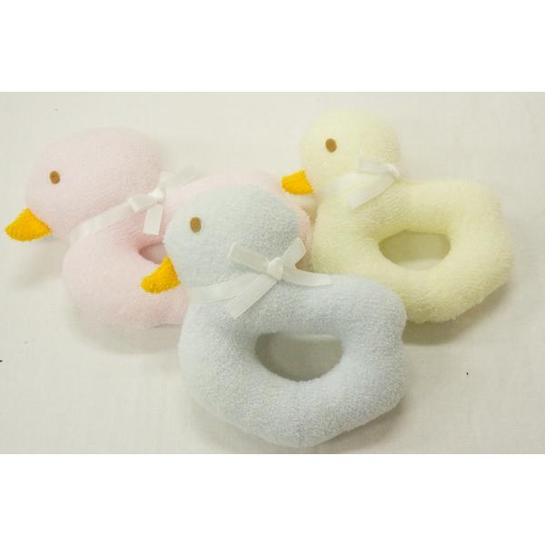 ★やわらかい布製素材の　やさしい音色のガラガラです　パステルカラーが可愛いヒヨコさん★小さな手の赤ちゃんが握りやすいリング型★素材　本体 綿100％　にぎにぎ中綿 ポリエステル100%  鈴 PE★サイズ　横約10cm縦約10cm　※ハンド...
