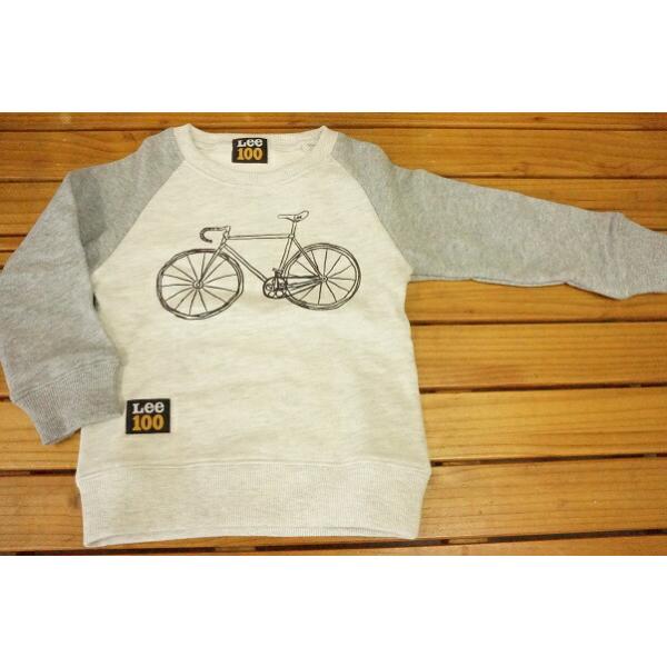 ★Lee（リー）ロゴがj自転車のサドル部分に！　可愛いキッズ用トレーナーです。★QUAL．(本体)綿100％　　 （リブ部分）綿95％　ポリウレタン5％ ★サイズ展開　90cm・100cm・110cm・120cm　※90cmのみ、片側肩スナ...