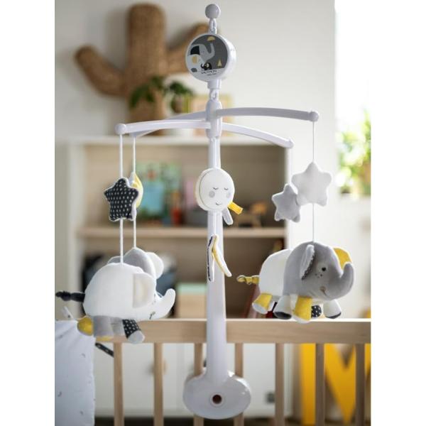 ★夜空の中をゆったり歩くゾウさんのベッドメリー　優しいオルゴール音とともにぬいぐるみが回転します　本商品は電池不要、手巻きゼンマイ式です　フルに巻いて約3分半程度動作します　オルゴールの巻きすぎにはご注意ください　巻き過ぎると破損の原因にな...