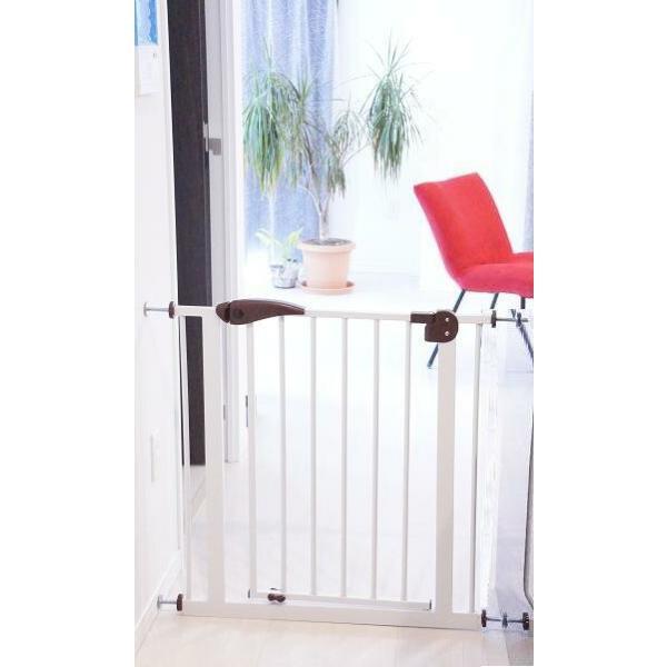 ★開けた後に自動で閉まるオートクローズシステム。★扉は手前・奥と両方向への開閉が可能です。★通常設置にはネジ・テープ類は使用しなくても設置可能ですが、　「より強固」に設置をされる場合には「両面テープやネジ」を使用してください。★本体と拡張パ...