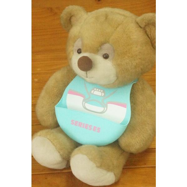 ★離乳期頃のお子様にお勧めです！★立体ポケットで食べこぼしも上手にキャッチ！　くるくるっと丸められるので、持ち運びに便利！★シリコーンだからお手入れカンタン！　やわらかい素材でお子さんもうれしい♪★裾のポケットで食べこぼしをキャッチ★ボタン...