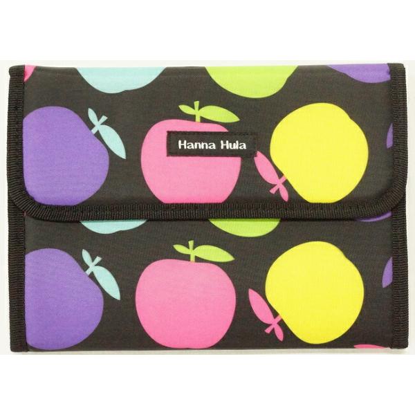 ■Hanna Hula(ハンナフラ)のマルチポーチ。 ジャバラタイプでがばっと開いて中が見やすい。■B6サイズの母子手帳に対応した大き目ポケットが２つ。　カード収納は9枚。ペン差しもついていて急な書き物も安心。　ファスナー付きポケットにはエ...