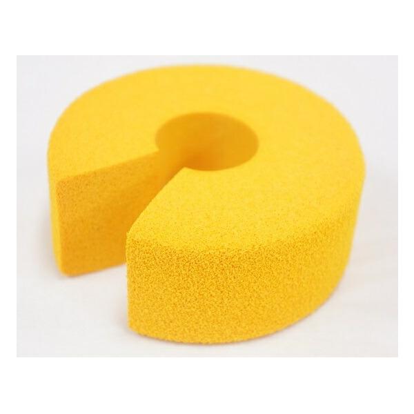 〜ドアに取り付けて、指はさみの事故を防止！〜★ドアストッパー、お子様の指つめ防止に。★ドアの厚さ2〜3.5cmに適応です。★引き戸にも、サッシにも使用可能★材質/発泡ゴム★製品サイズ/直径約9cm、厚さ約3.2cm★クッション性の高い素材を...