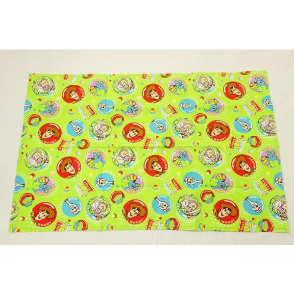 ★ランチタイムのお弁当箱敷きに★従来のスケーターランチクロス(KB4)よりも　厚手の素材です★デスクサイズにほぼ合う40X60cmサイズ★素材/綿１００％★製品サイズ/約40×60cm★中国製★製造元/スケーター株式会社