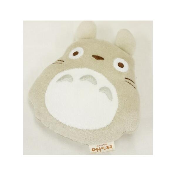 ★宮崎駿の代表作アニメとなりのトトロから　ベビー用品の登場です★とってもかわいいニギニギマスコット★おなか部分を押すと「キュッキュッ」と音がします★やさしい風合いのトトロたちのおもちゃに　赤ちゃんもにっこり★お子様の誕生祝にもおススメです★...