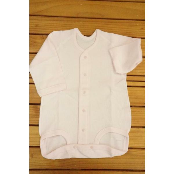 ベビーの動きを妨げない、のびのび肌着。タグや縫目が外縫いなので直接肌にあたらず、お肌に優しく、毎日快適に過ごせます。リブの生地目のタテヨコ使いでのびのび！横の伸縮性が高い前身頃、おなかまわりもゆったり。縦の伸縮性が高い後ろ身頃、のびのび自由...