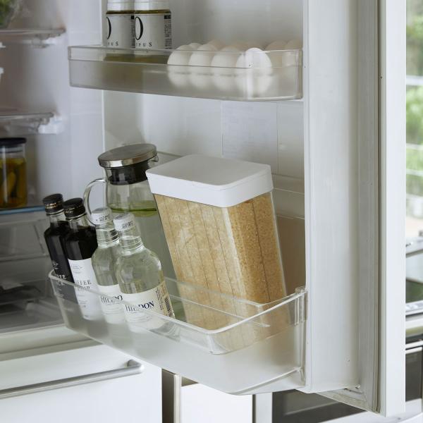 ・ブランド：YAMAZAKI（山崎実業）/日本・ジャンル：米びつ・主な素材：PS樹脂（本体、仕切り）/ポロエチレン（蓋、キャップ）・生産国：中国・サイズ：約W185xD85xH245mm・容量：2L（普通精米約1.8kg）・耐熱温度：70℃...