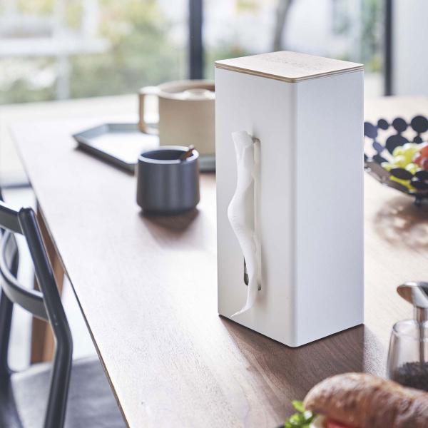 ・ブランド：YAMAZAKI（山崎実業）/日本・ジャンル：ティッシュケース・主な素材：スチール 粉体塗装、マグネット（本体、仕切り）/天然木積層合板 PU塗装（蓋）/シリコーン（滑り止め）・生産国：中国・サイズ：約W130xD115xH28...