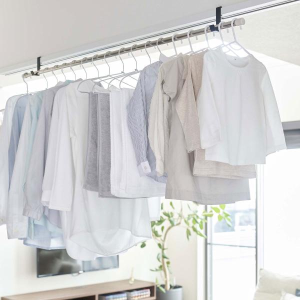 ・ブランド：YAMAZAKI（山崎実業）/日本・ジャンル：物干し竿ホルダー・主な素材：スチール 粉体塗装・生産国：中国・サイズ：約W20xD60xH90mm（１つあたり）・重量：約85g（１つあたり）・耐荷重：約10kg（全体）/約5kg（...