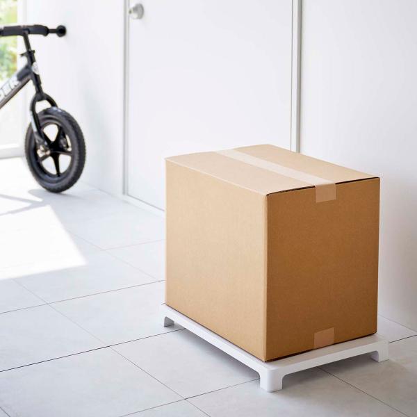 ・ブランド：YAMAZAKI（山崎実業）/日本・ジャンル：置き配トレー・主な素材：ABS樹脂（本体）/エラストマー、マグネット（キャップ）・生産国：中国・サイズ：約W422xD300xH42mm（本体）/約W412xD290mm（天板）・耐...