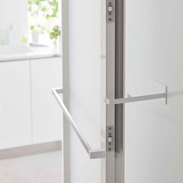 ・ブランド：YAMAZAKI（山崎実業）/日本・ジャンル：浴室ドアストッパー・主な素材：スチール ユニクロメッキ 粉体塗装、マグネット（本体）/シリコーン（先端緩衝材）・サイズ：約W90xD195xH60mm・重量：約150g・耐荷重：約2...