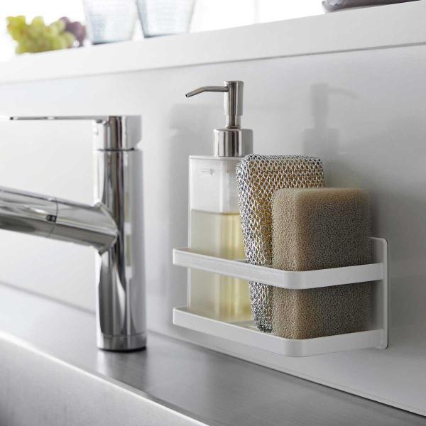 ・ブランド：YAMAZAKI（山崎実業）/日本・ジャンル：スポンジホルダー・主な素材：スチール ユニクロメッキ 粉体塗装、マグネット（本体）/シリコーン（滑り止め）・生産国：中国・サイズ：約W165xD85xH80mm（本体）/約W80xD...