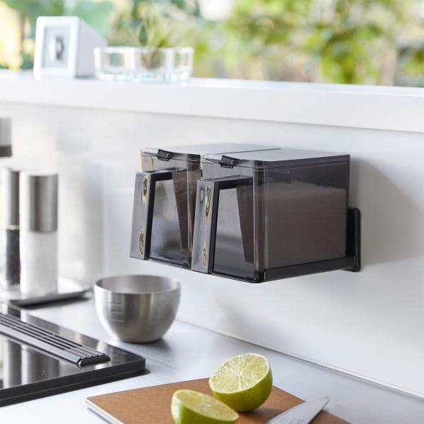 ・ブランド：YAMAZAKI（山崎実業）/日本・ジャンル：調味料ラック・主な素材：スチール 粉体塗装（本体）/シリコーン（クッション）/ポリカーボネート、PET、ポリウレタン（フィルムフック）・生産国：中国・サイズ：約W180xD125xH...