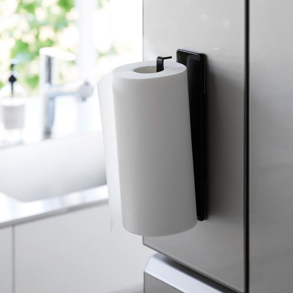 ・ブランド：YAMAZAKI（山崎実業）/日本・ジャンル：キッチンペーパーホルダー・主な素材：スチール 粉体塗装（本体）/シリコーン（クッション x2）/ポリカーボネート、PET、ポリウレタン（フィルムフック x2）・生産国：中国・サイズ：...