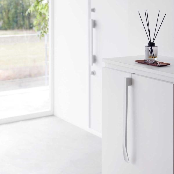 ・ブランド：YAMAZAKI（山崎実業）/日本・ジャンル：靴べら・主な素材：ABS樹脂（本体、ベースカバー）/スチール 粉体塗装、マグネット（フック）・生産国：中国・サイズ：約W43xD57xH475mm（ベース付き扉用フック含む）/W43...