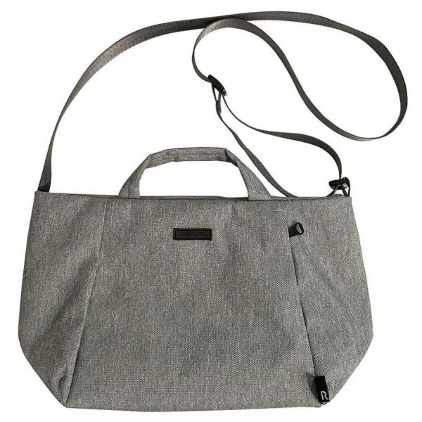 ・ブランド：ROOTOTE（ルートート）/日本・ジャンル：トートバッグ・主な素材：ポリエステル 撥水加工（表地）/ポリエステル（裏地）・生産国：中国・サイズ：約W310xD130xH190mm/約L180mm（持ち手）/約L1200mm（シ...