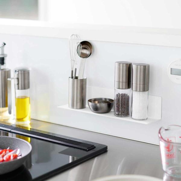 ・ブランド：YAMAZAKI（山崎実業）/日本・ジャンル：ウォールシェルフ・主な素材：スチール 粉体塗装、マグネット（本体）/シリコーンゴム（滑り止め）・生産国：中国・サイズ：約W300xD72xH60mm・内寸サイズ：約W293xD62m...