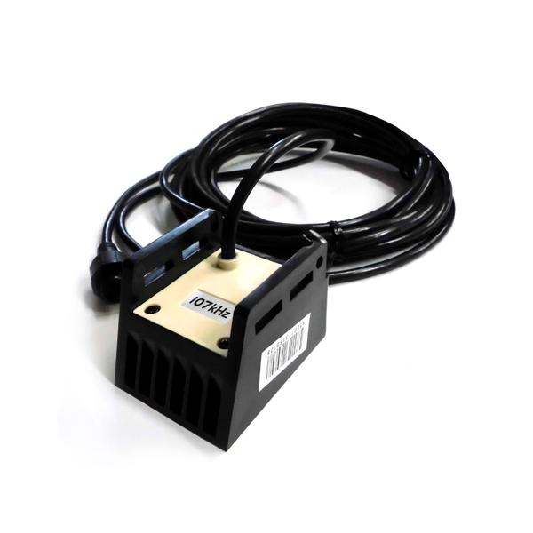 HONDEX/ホンデックス　振動子/TD02◆周波数：107kHz◆コネクター：3ピン穴◆コード：6m◆付属：トランサム固定用金具一式【適合機種】適合機種：HE-6211シリーズ、HE-5620、5700、6721、5721、5630、65...