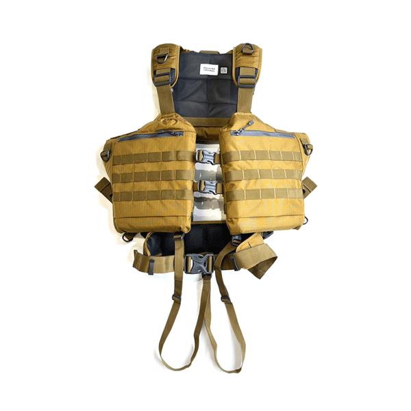 ミノワベストラボラトリーフロートベースベスト　【C1S1-V4】■品番：C1S1-V4■サイズ：FREE■素材：ナイロン（リサイクルナイロン）コーデュラ 420D Ripstop■カラー：COYOTE/コヨーテブラウン, BLACK/ブラッ...